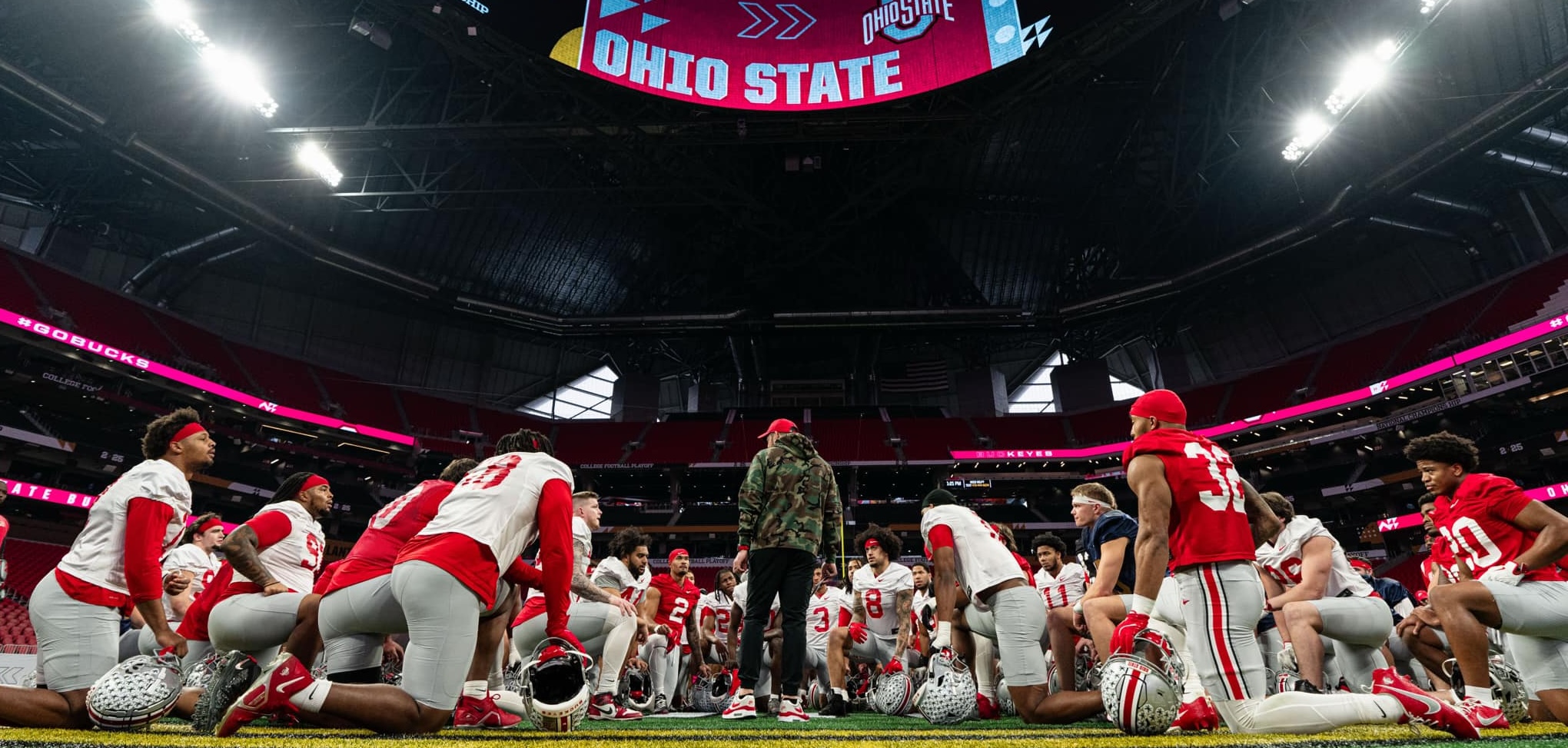 USA: Ohio State, Notre Dame players worship Jesus on the field - Acts ...
